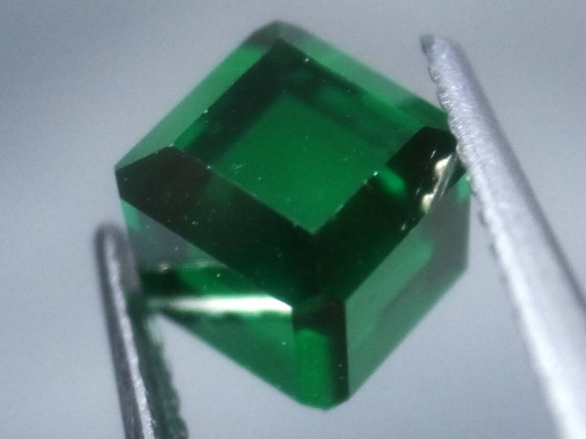 Yahoo!オークション - 4.49ct b 新品・エメラルドカラーキューブカット...