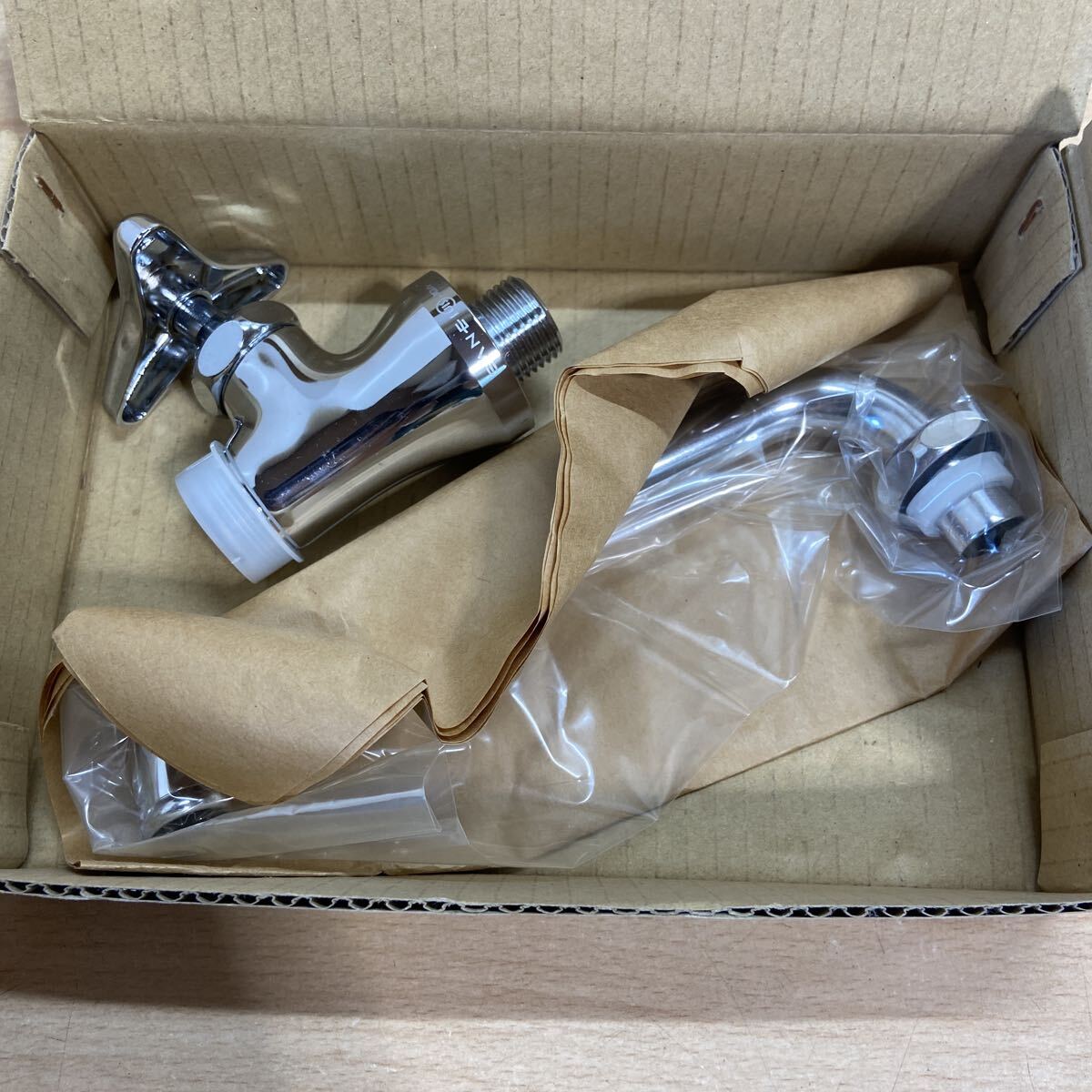 Yahoo!オークション - 新品未使用 三栄水栓 SANEI 立形自在水栓 A501-1...