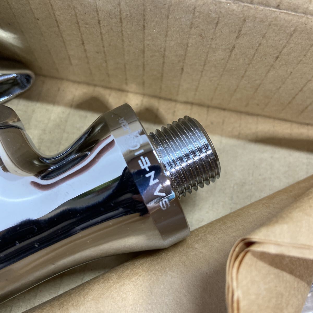 Yahoo!オークション - 新品未使用 三栄水栓 SANEI 立形自在水栓 A501-1...