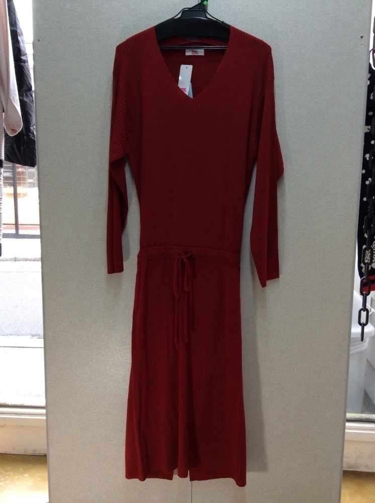 Yahoo!オークション - RyuRyu タグ付き 赤アクリルニットワンピース ウ...