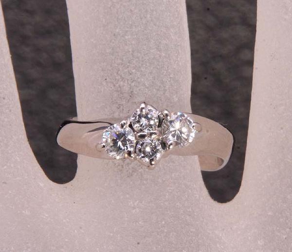 Yahoo!オークション - 《質屋出品》Pt900 0.55ctダイアデザインリング ...