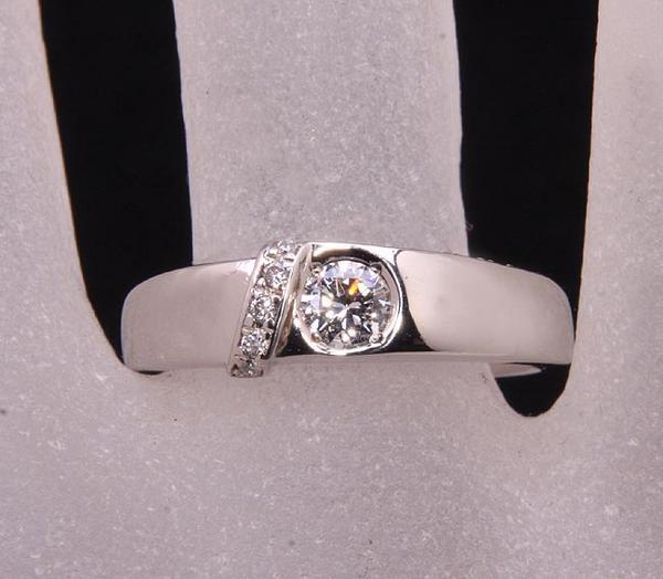 Yahoo!オークション - 《質屋出品》Pt900 0.26ctダイアデザインリング ...