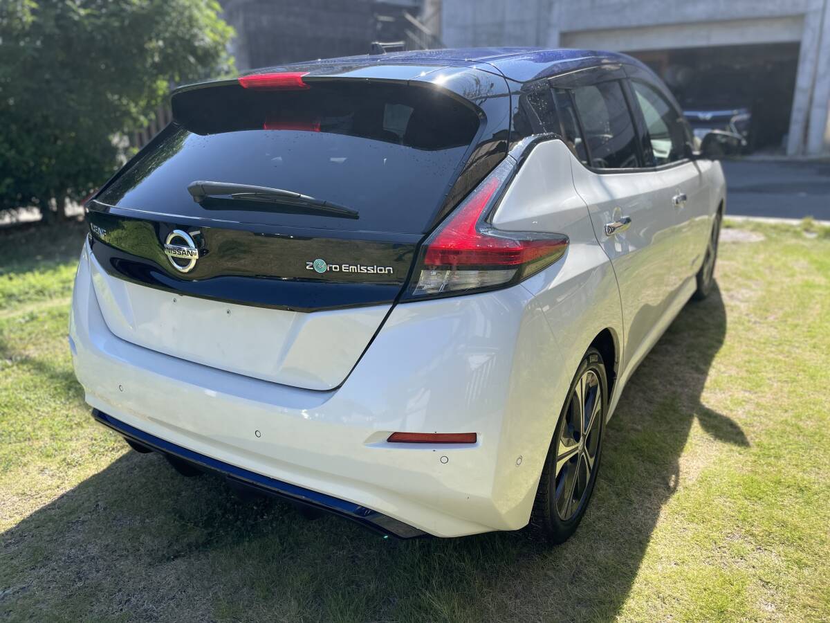 Yahoo!オークション - リーフG 人気のツートン白×青 航続200以上 40kW...