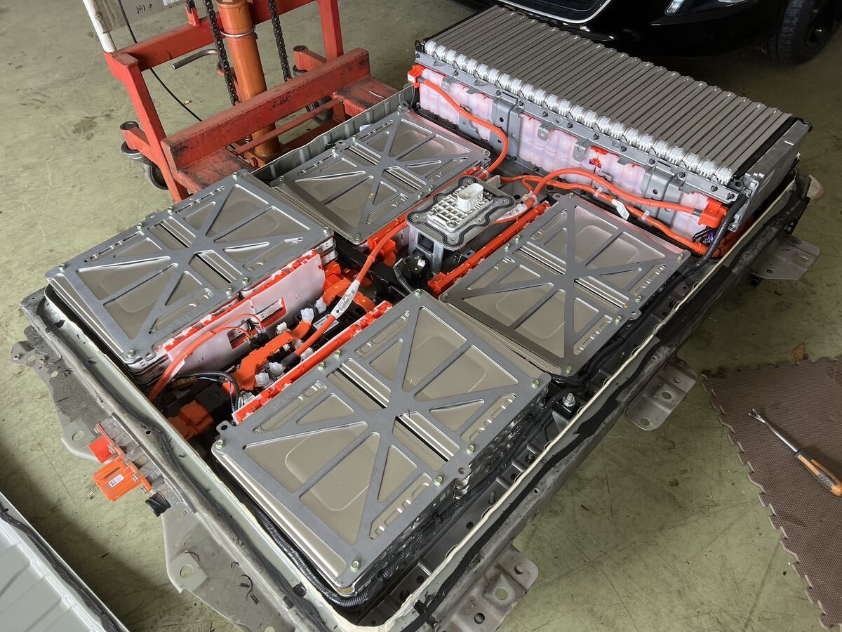 Yahoo!オークション - 日産リーフ EVバッテリー AZE0 中期 24Kw 10セ...