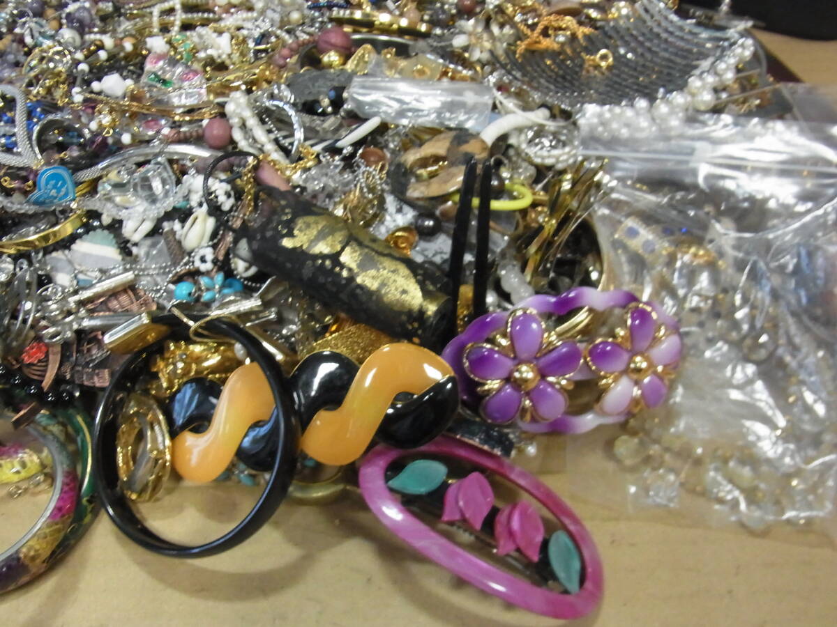 1円 アクセサリー 約4.2kg まとめて/大量 指輪/リング/ネックレス/ペンダントトップ/ブローチ等 真珠 パール系/メッキ/シルバー系(その他)｜売買されたオークション情報、yahooの ...