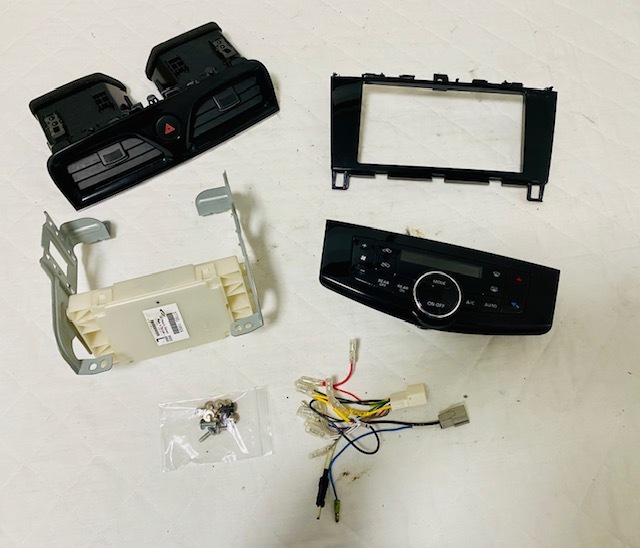 Yahoo!オークション - H24y DBA-C26 日産 セレナ 中古 センター オーデ...