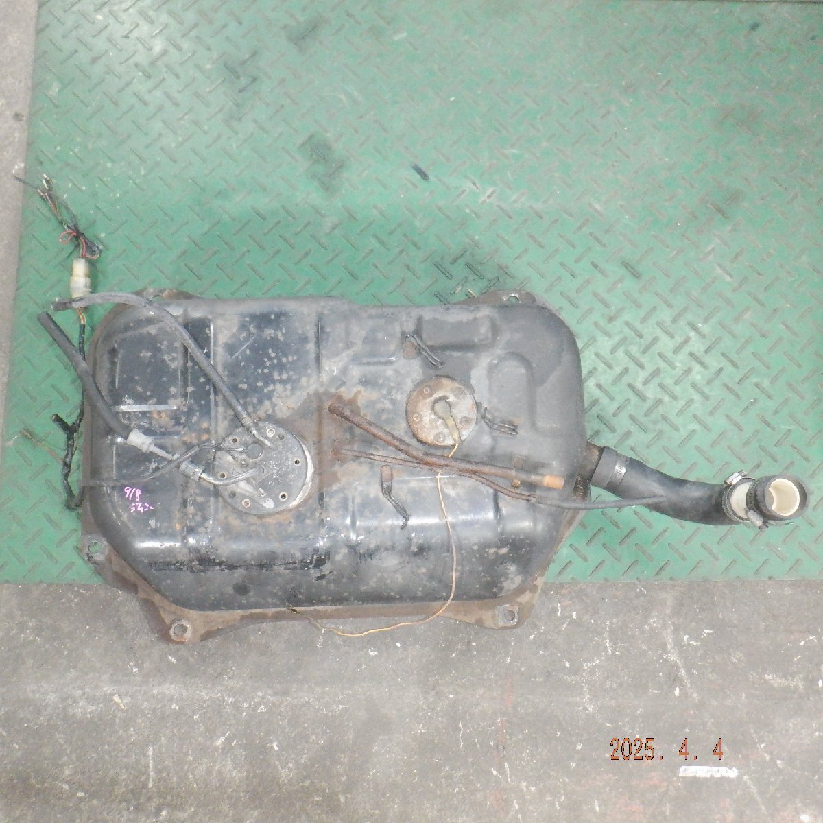 Yahoo!オークション - ジムニー/バンHC V-JA11V 純正 フューエルタン...