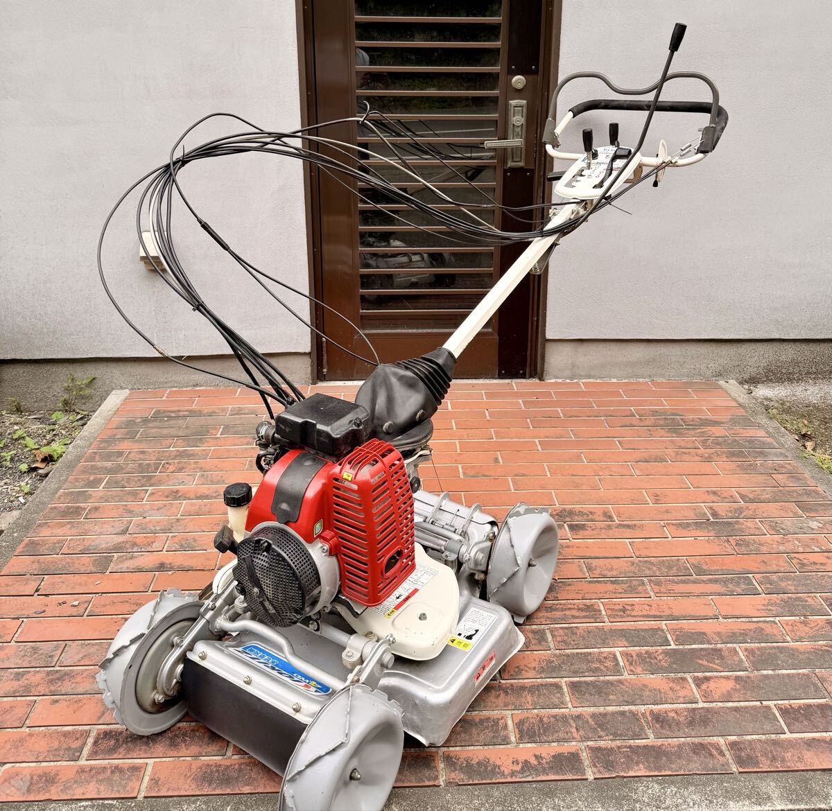 Yahoo!オークション - スパイダーモアー AZ 851A 4WD 草刈機 草刈り機 ...