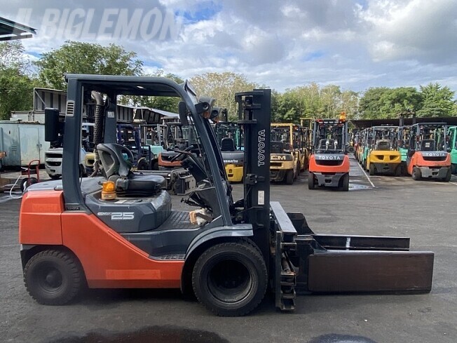 Yahoo!オークション - フォークリフト トヨタ 02-8FD25 2009年 1 682h ...