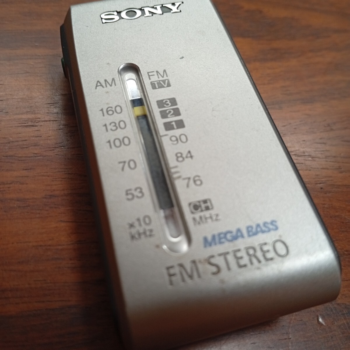 Yahoo!オークション - つ099 SONY FM STEREO SRF-S84 ポケット ラジオ ...