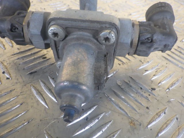 Yahoo!オークション - r616-13 日産 UD トラックス クオン バルブ リレ...