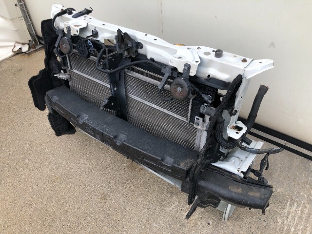 Yahoo!オークション - ヴォクシー ZWR80 ラジエターコアサポート ラジ...