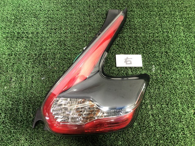 Yahoo!オークション - ジューク DBA-YF15 右テールランプ D135 26550-3...