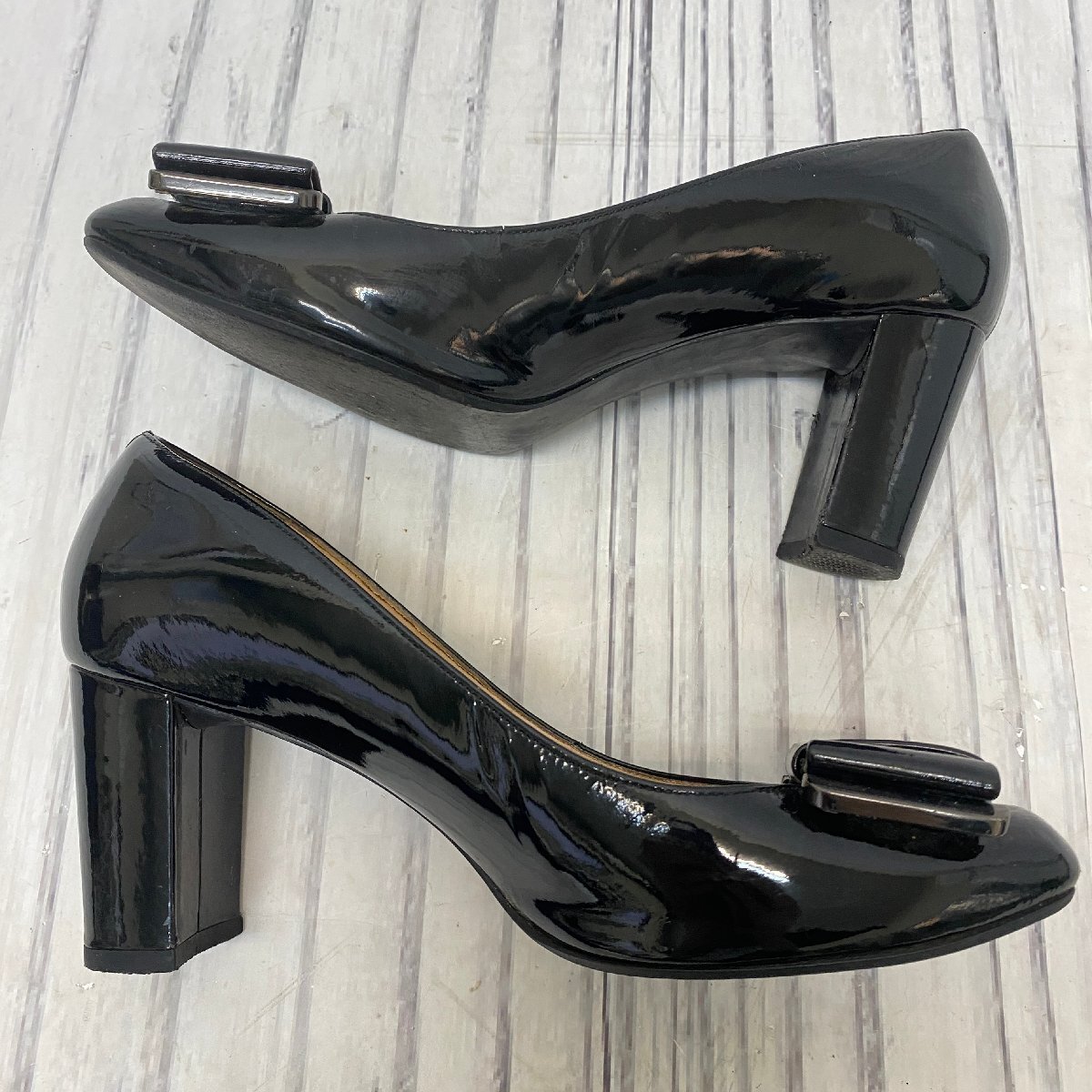 Yahoo!オークション - s001 B2 ダイアナ DIANA エナメル パンプス ラウ...