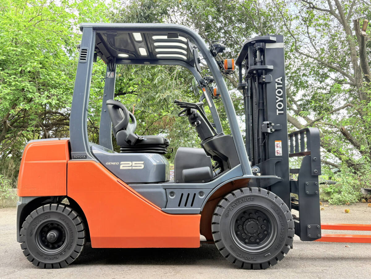 Yahoo!オークション - トヨタフォークリフト 02-8FD25 ディーゼル フォ...