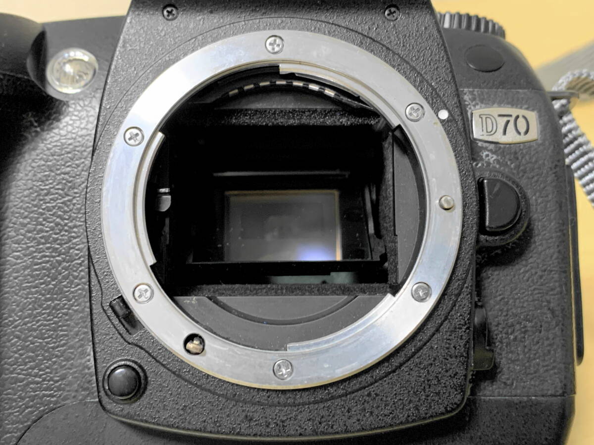 Yahoo!オークション - Nikon D70 カメラ ボディ AF NIKKOR 35-70mm 1 3...