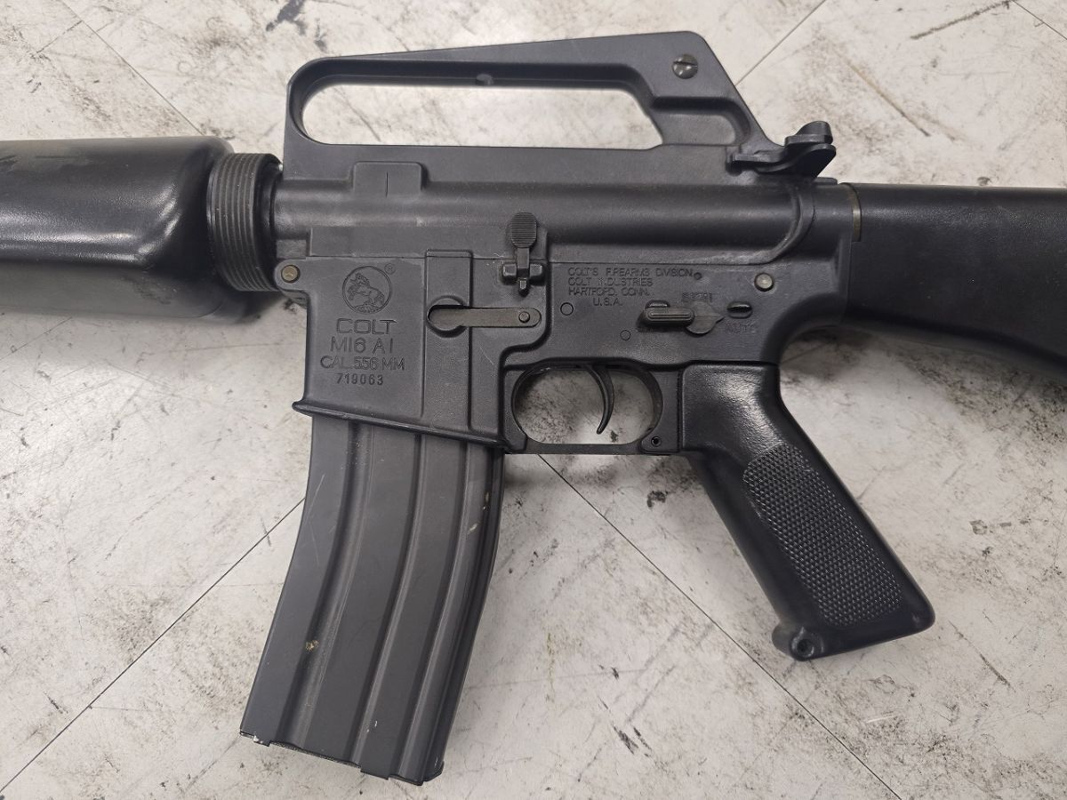 Yahoo!オークション - V1126-J39-402 COLT コルト M16A1 ASGK刻印あり ...