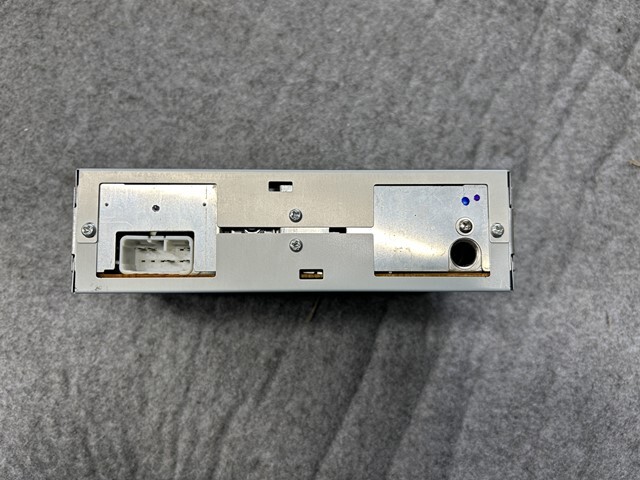 Yahoo!オークション - ダイハツ純正 スピーカー一体型AMFMラジオ S2...