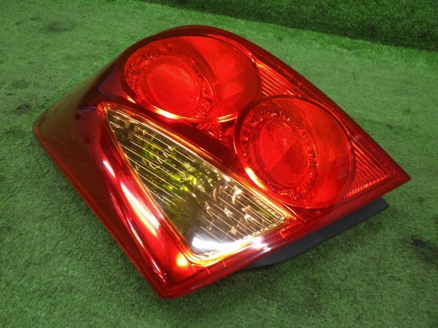 Yahoo!オークション - 即決あり H17年 スカイライン GH-V35 右 テール...