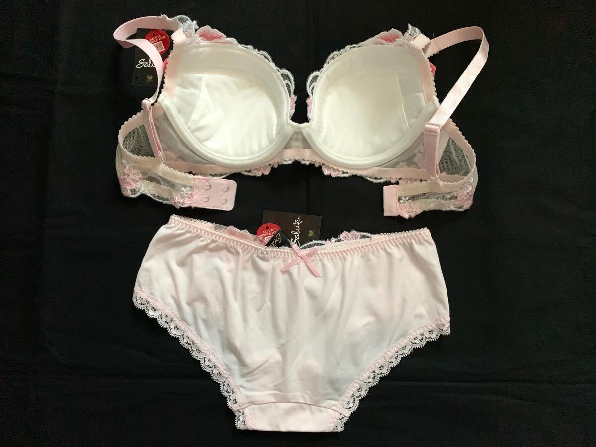 Yahoo!オークション - 最終処分SALE サルート 【風を感じる花】 R...