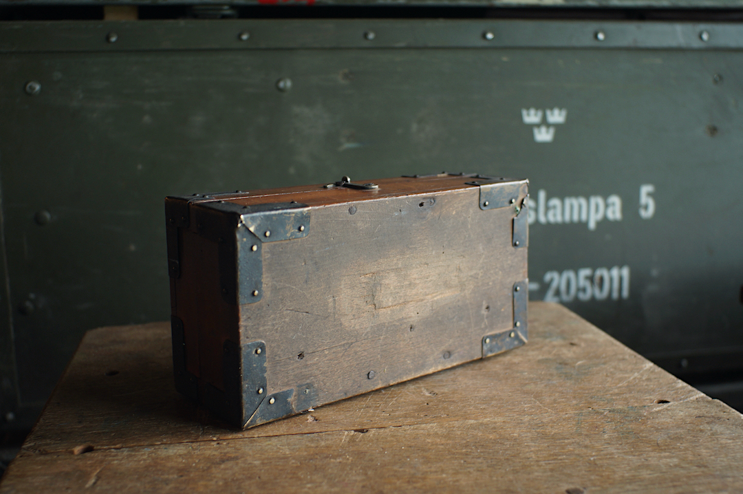 Yahoo!オークション - 古い木箱 飴色 アンティーク 鉄ガイド 小物入れ