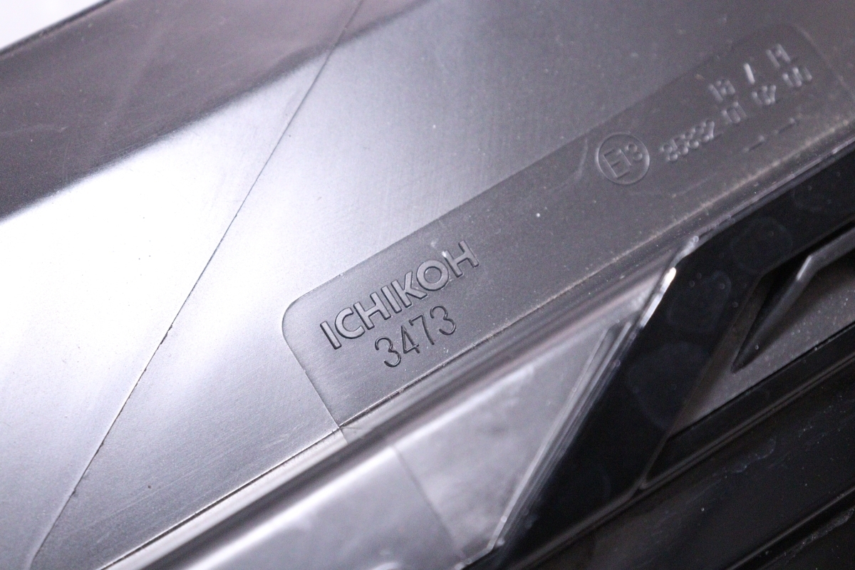 Yahoo!オークション - 58-2040 美品 LED GN0W アウトランダーPHEV 左イ...