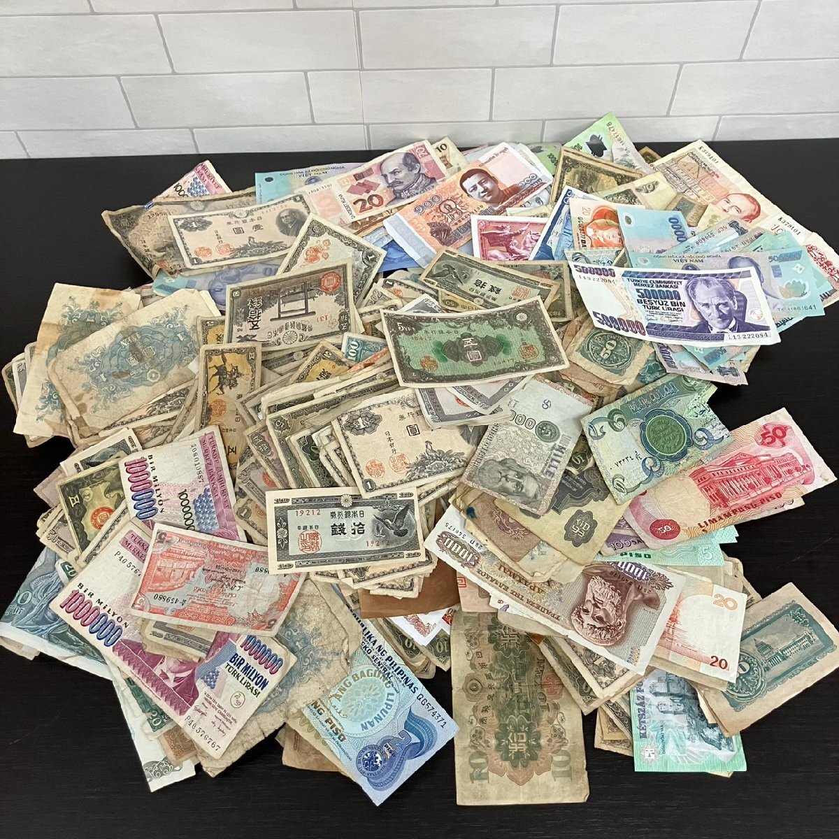 Yahoo!オークション - S291 おまとめ海外/日本紙幣・軍用手票 総重量 8...