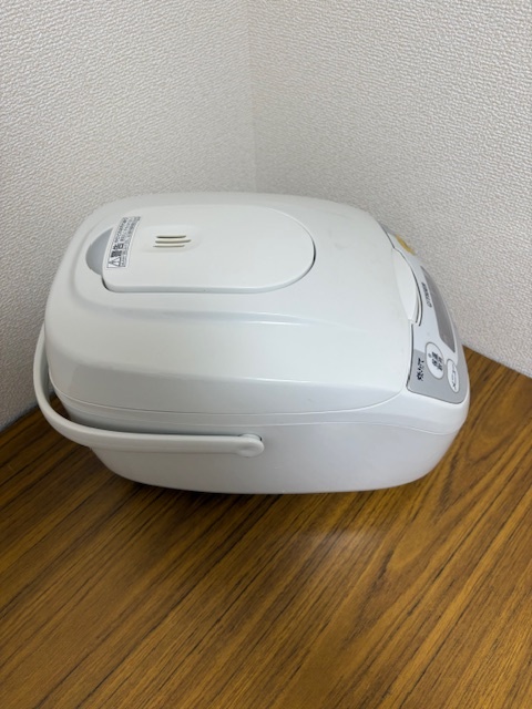 Yahoo!オークション - TIGER 炊飯器 JBH-G101 5.5合炊き 2021年製 NO.5...