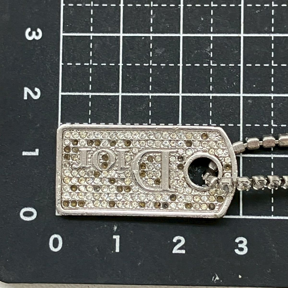 U056-O46-1085 Christian Dior クリスチャンディオール アクセサリー ネックレス ラインストーン シルバーカラー ロゴプレート KA(ネックレス（トップつき）)｜売買 ...