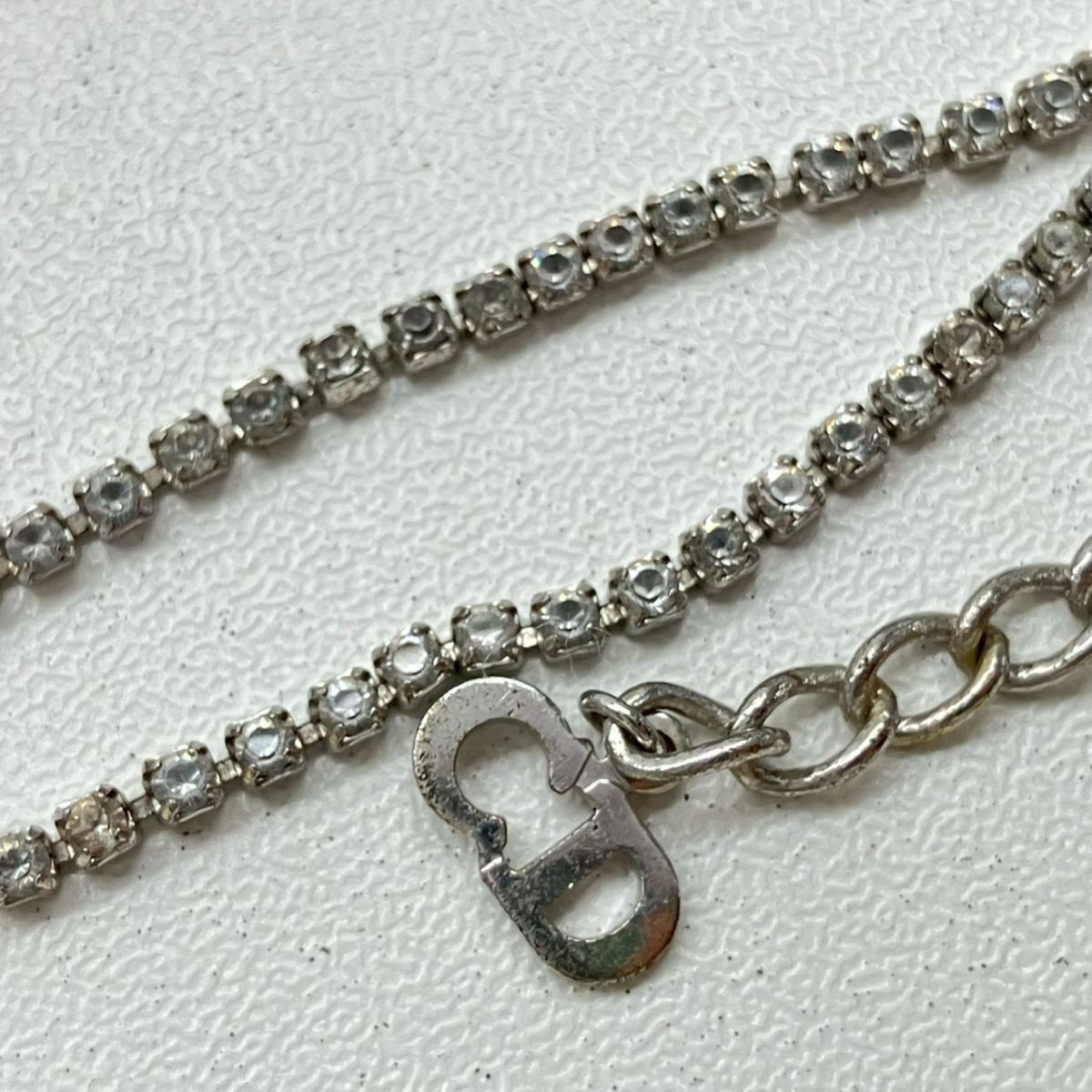 U056-O46-1085 Christian Dior クリスチャンディオール アクセサリー ネックレス ラインストーン シルバーカラー ロゴプレート KA(ネックレス（トップつき）)｜売買 ...