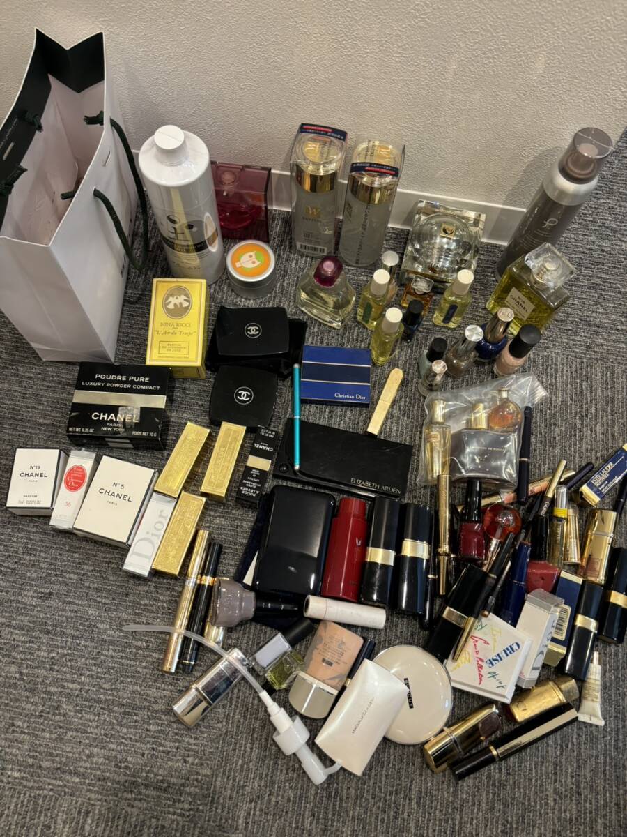 Yahoo!オークション - 【O-836a】1円スタート 化粧品 香水 コスメ まと...