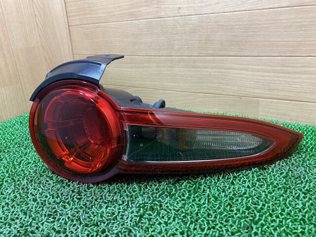 Yahoo!オークション - ロードスター 5BA-ND5RC 右テールランプ 42M W27...