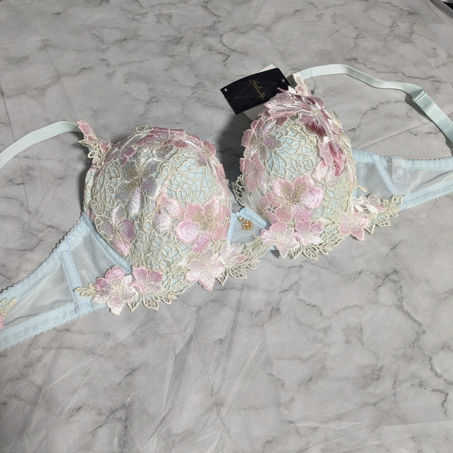 Yahoo!オークション - サルート 限定コレクション プライムグループ BT...