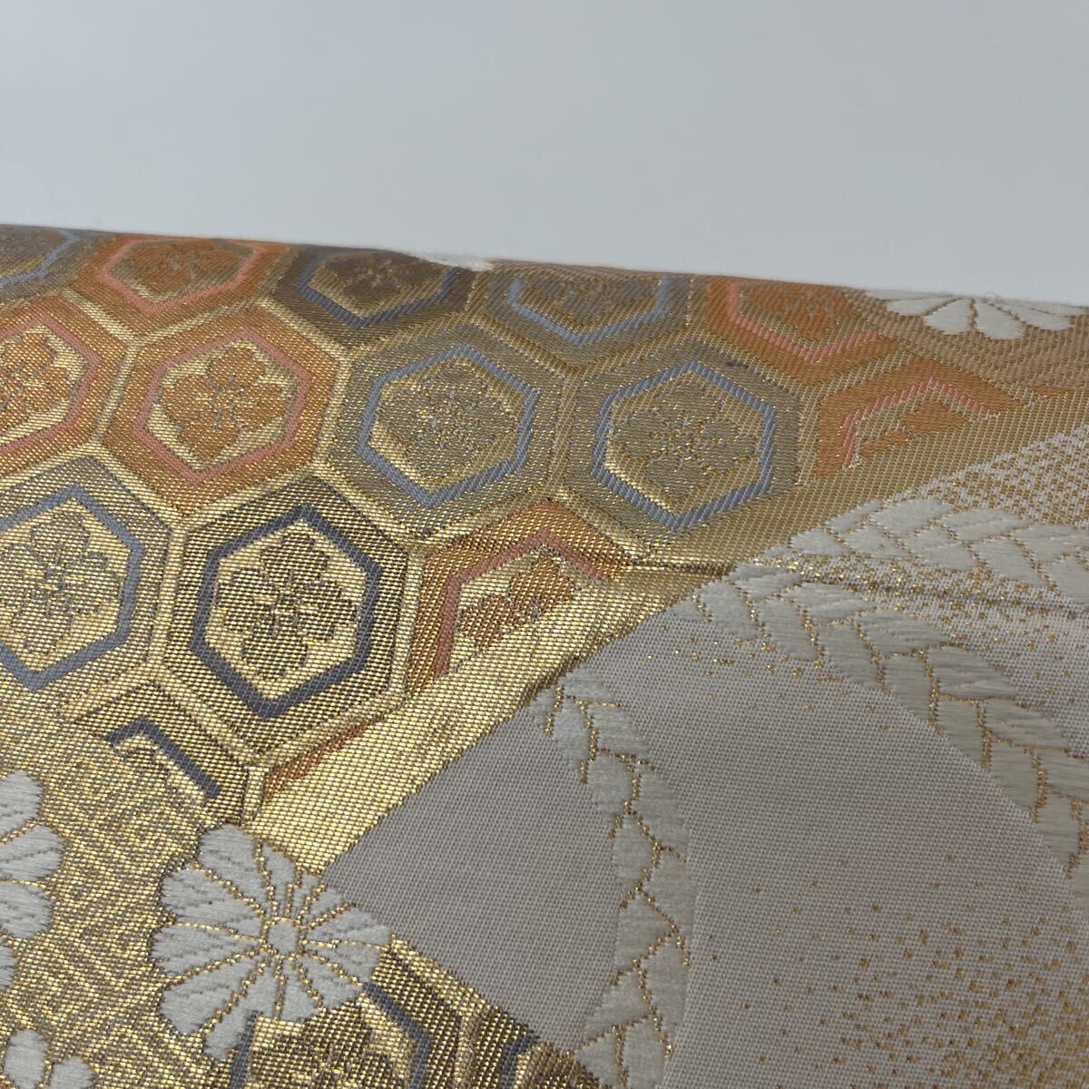 Yahoo!オークション - 袋帯 本金糸 亀甲に美しい花 正絹 W-4607