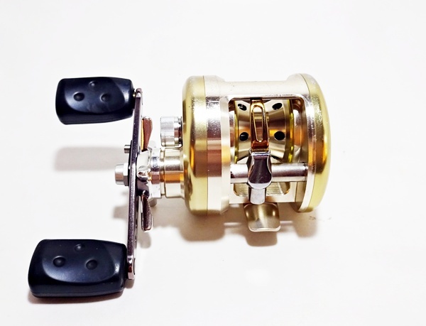 Yahoo!オークション - ダイワ ミリオネア CV-Z 205 ベイトリール ライ...