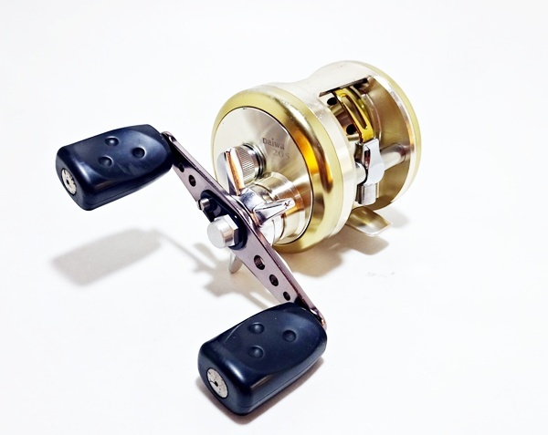 Yahoo!オークション - ダイワ ミリオネア CV-Z 205 ベイトリール ライ...