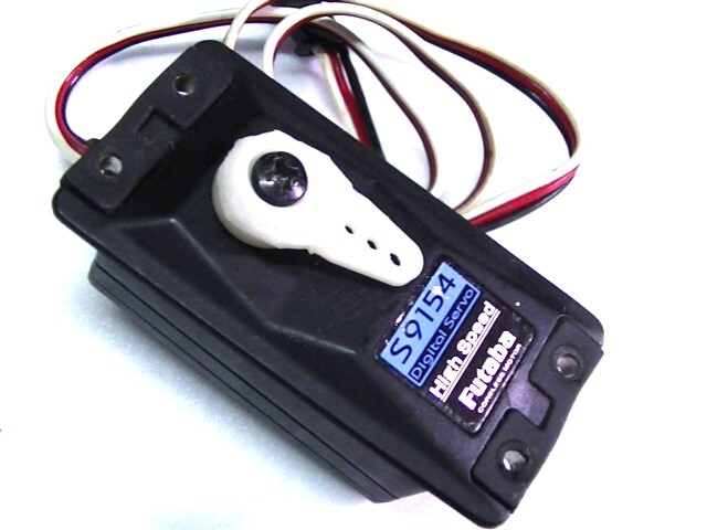 Yahoo!オークション - 新品同様 ￥1480 フタバ エルロン専用薄型デジタ...