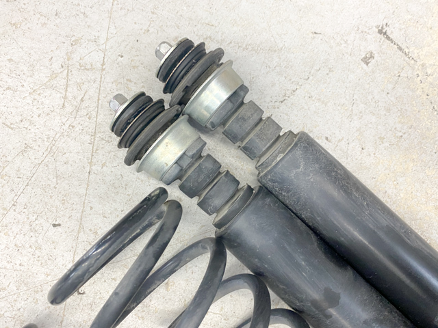 Yahoo!オークション - タント L375S X-LTD KF 純正 リヤショック スプ...