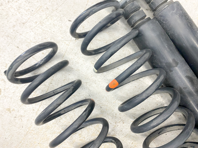 Yahoo!オークション - タント L375S X-LTD KF 純正 リヤショック スプ...