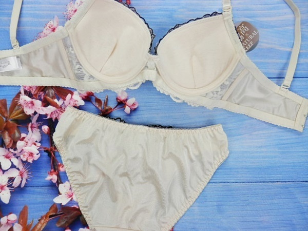 Yahoo!オークション - Zd7048 新品 ブラショーツセット【D70/M】下着 ...