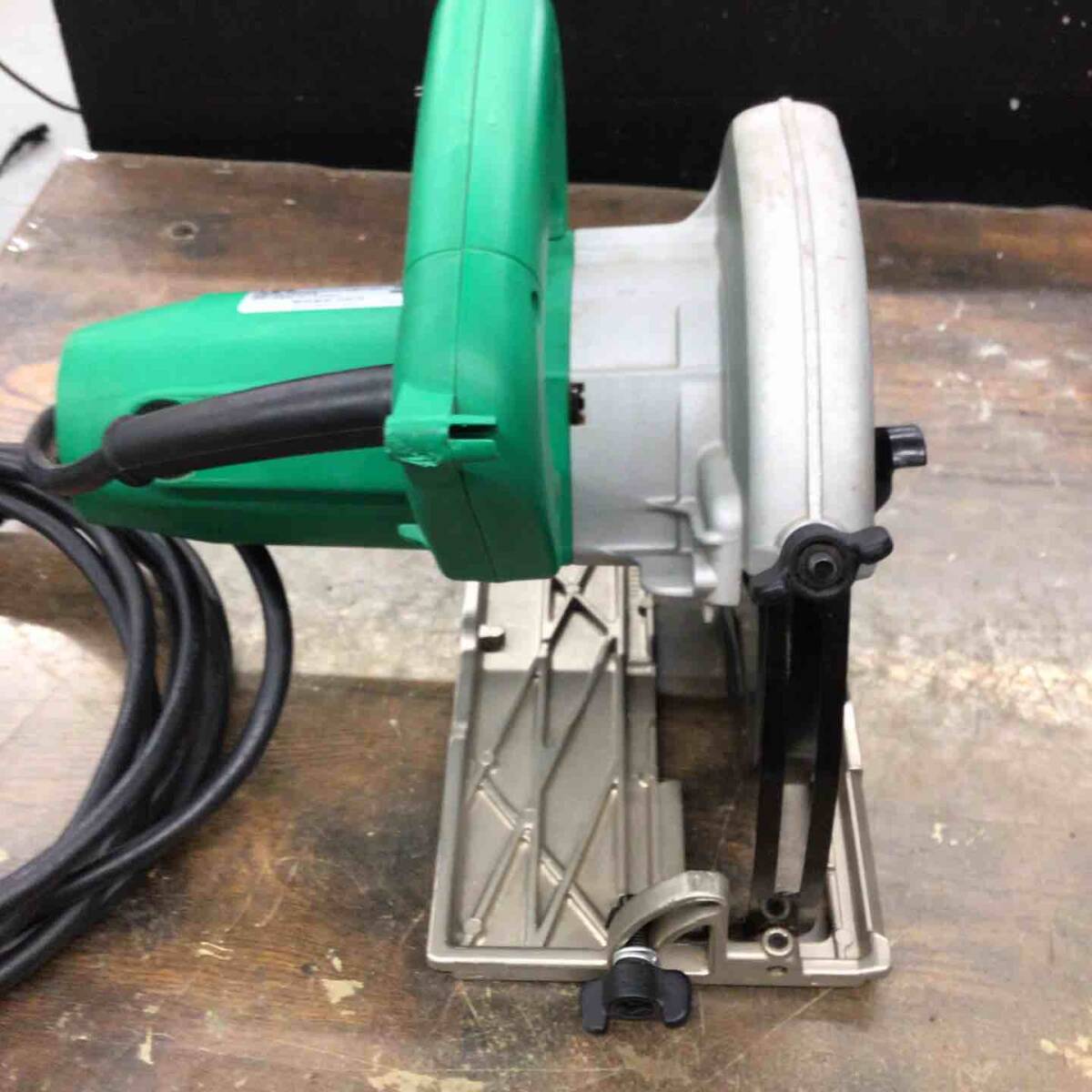 品 マキタ makita 165mm 電気マルノコ M562(丸のこ)｜売買されたオークション情報、yahooの商品情報をアーカイブ公開 - オークファン（aucfan.com）