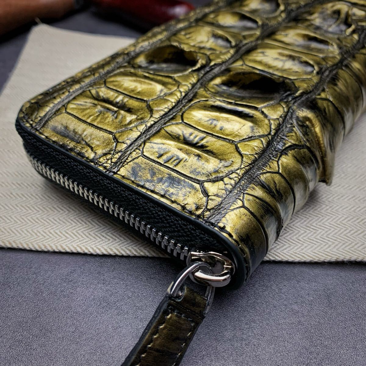 Yahoo!オークション - 特大背鰭 希少色 クロコダイル ワニ革 本革 長財...