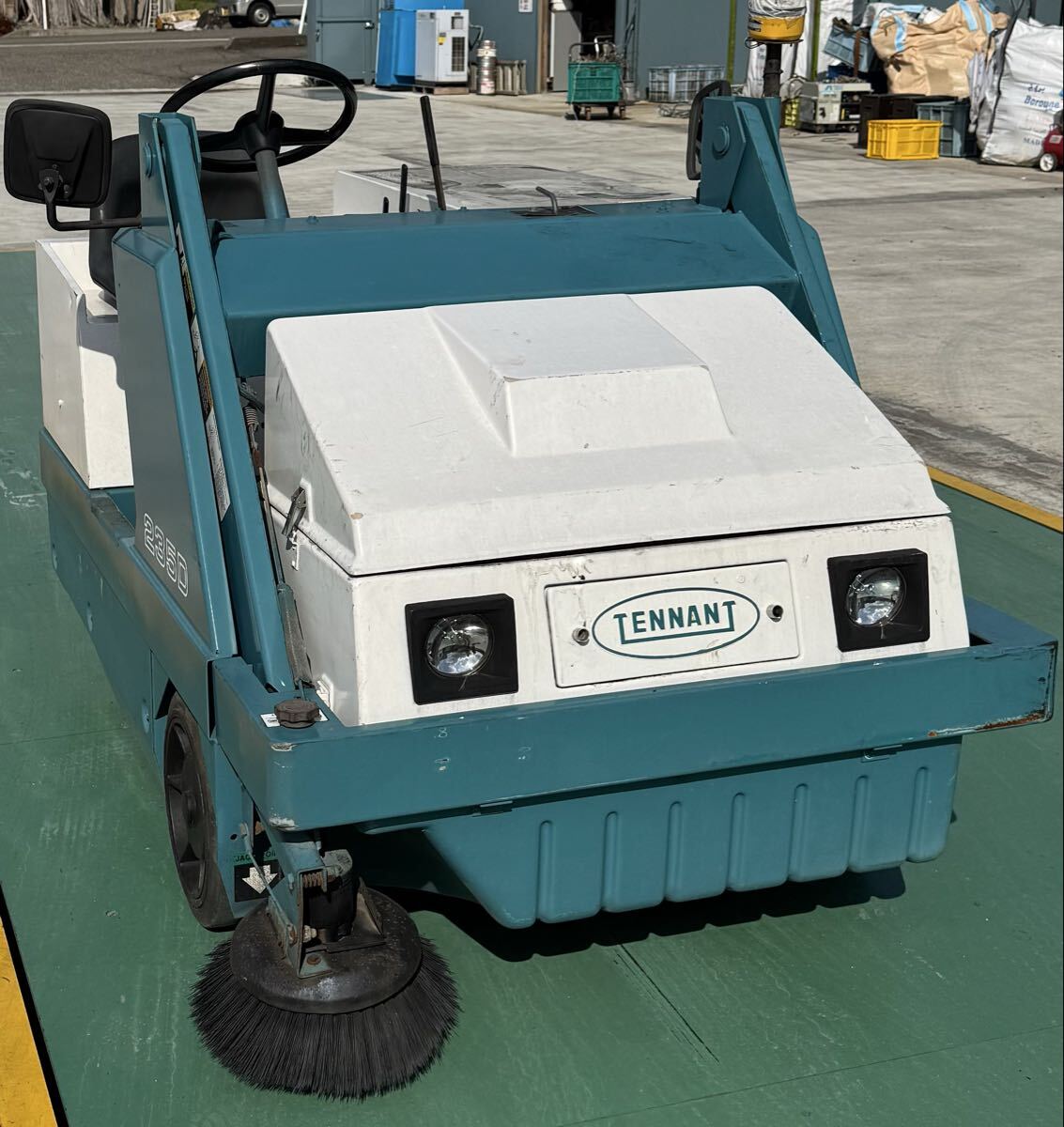 Yahoo!オークション - Tennant(テナント)社製 乗用型スイーパー 235D ...