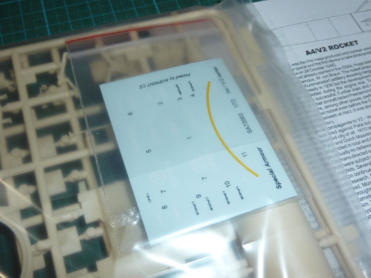 Yahoo!オークション - まとめて2点セット 1/72 A4/V2ロケット & SS-100...