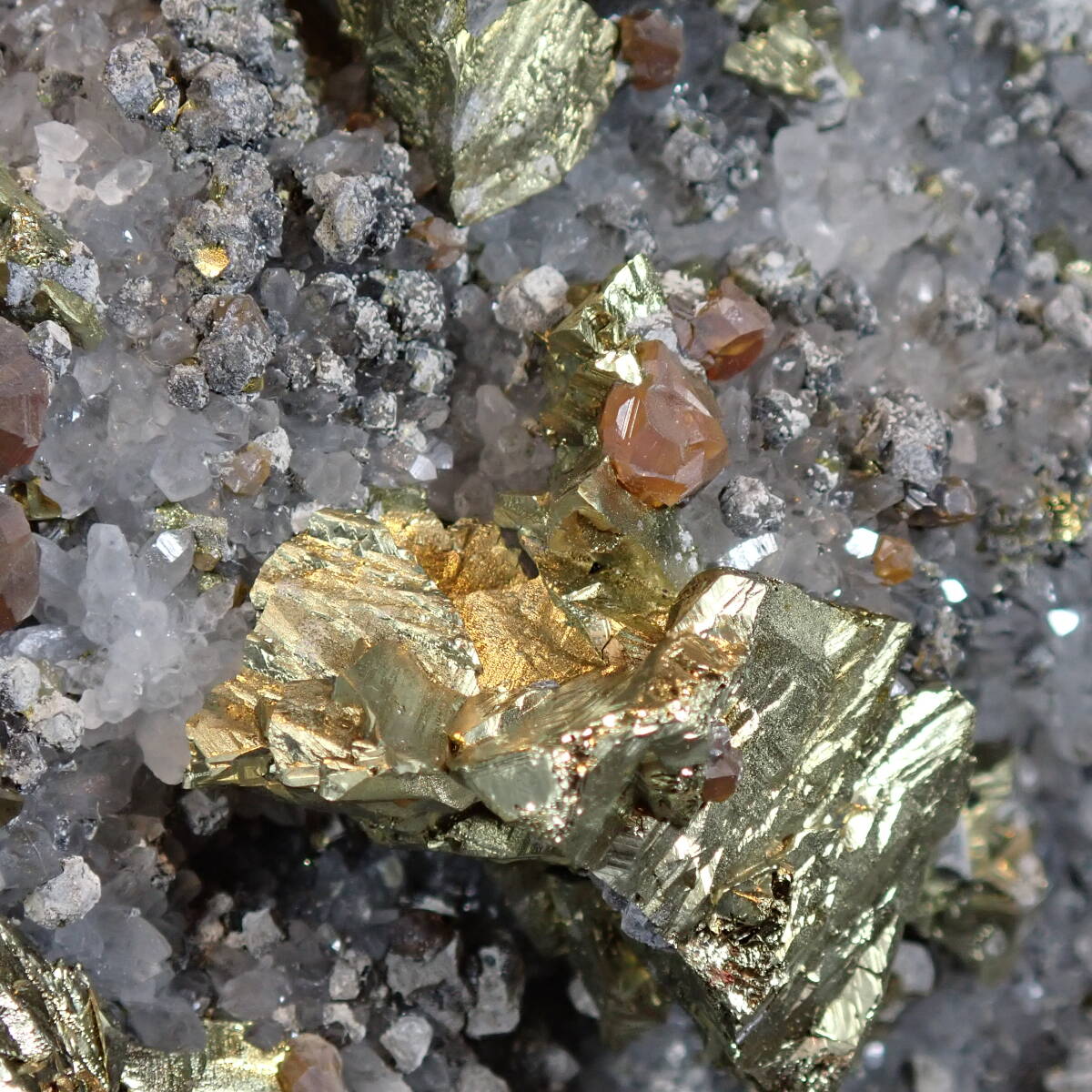 日本産鉱物 黄銅鉱の結晶 秋田県鹿角市尾去沢鉱山産 重さ約 約2，5kg(原石)｜売買されたオークション情報、yahooの商品情報をアーカイブ公開 - オークファン（aucfan.com）