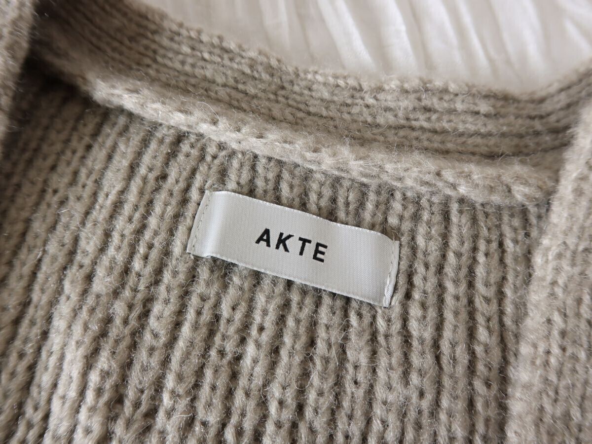 Yahoo!オークション - 1.1万 アクテ AKTE Vネック ニットベスト Fサイ...