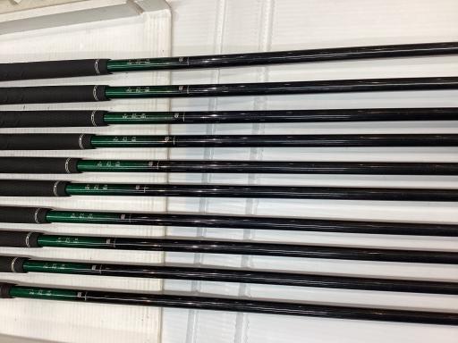 Yahoo!オークション - プロギア PRGR データ アイアンセット 811 DATA8...