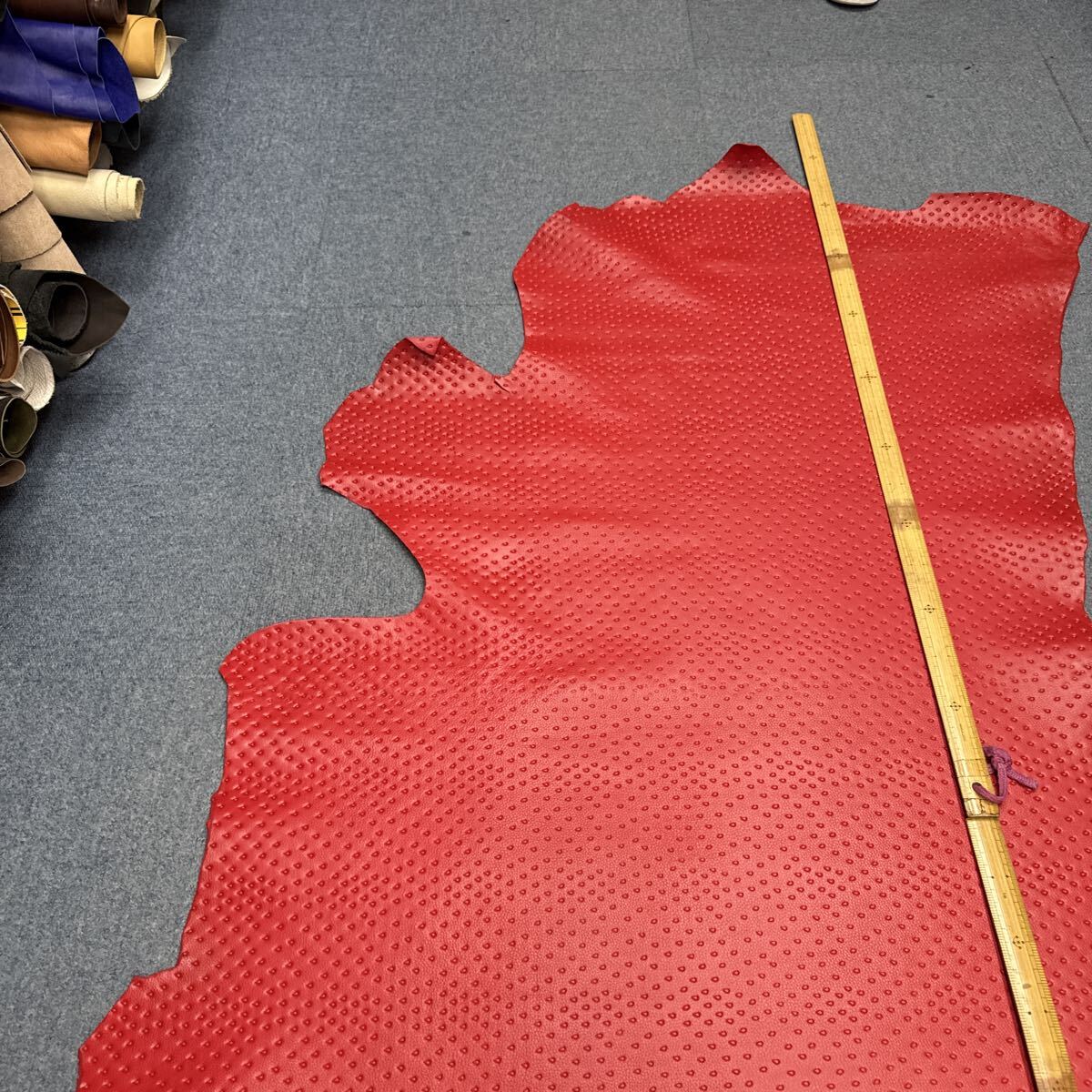 Yahoo!オークション - 1578 イチゴ型押し牛革