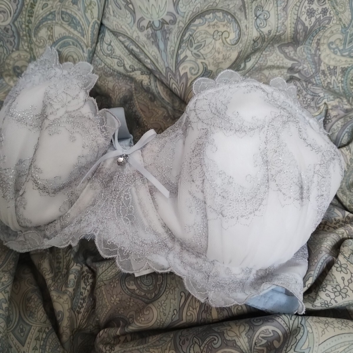 Yahoo!オークション - 白色ホワイト薄水色リボン付きブラジャーF65