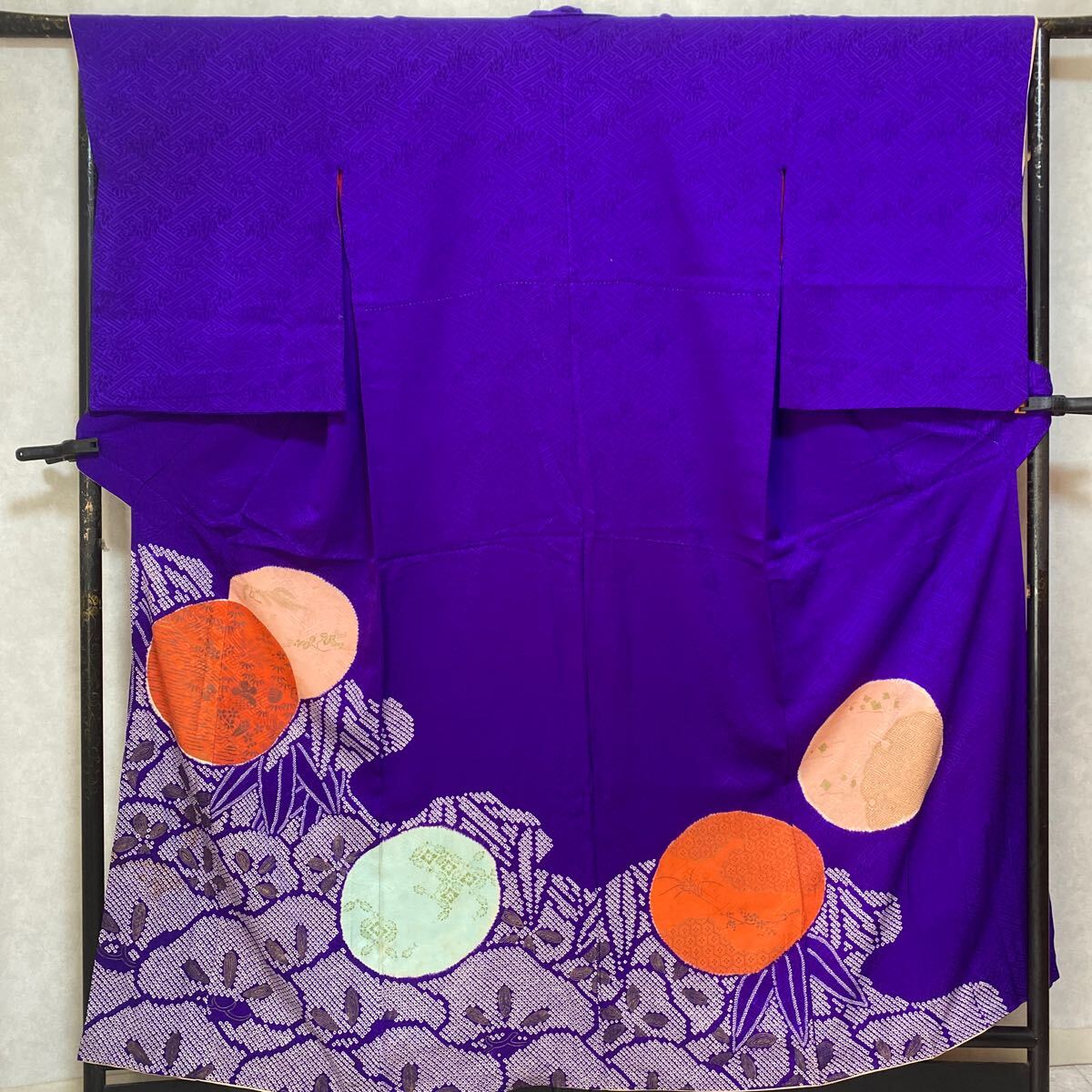 Yahoo!オークション - アンティーク 着物 正絹 紫 綸子 丸 花 金彩 昭...